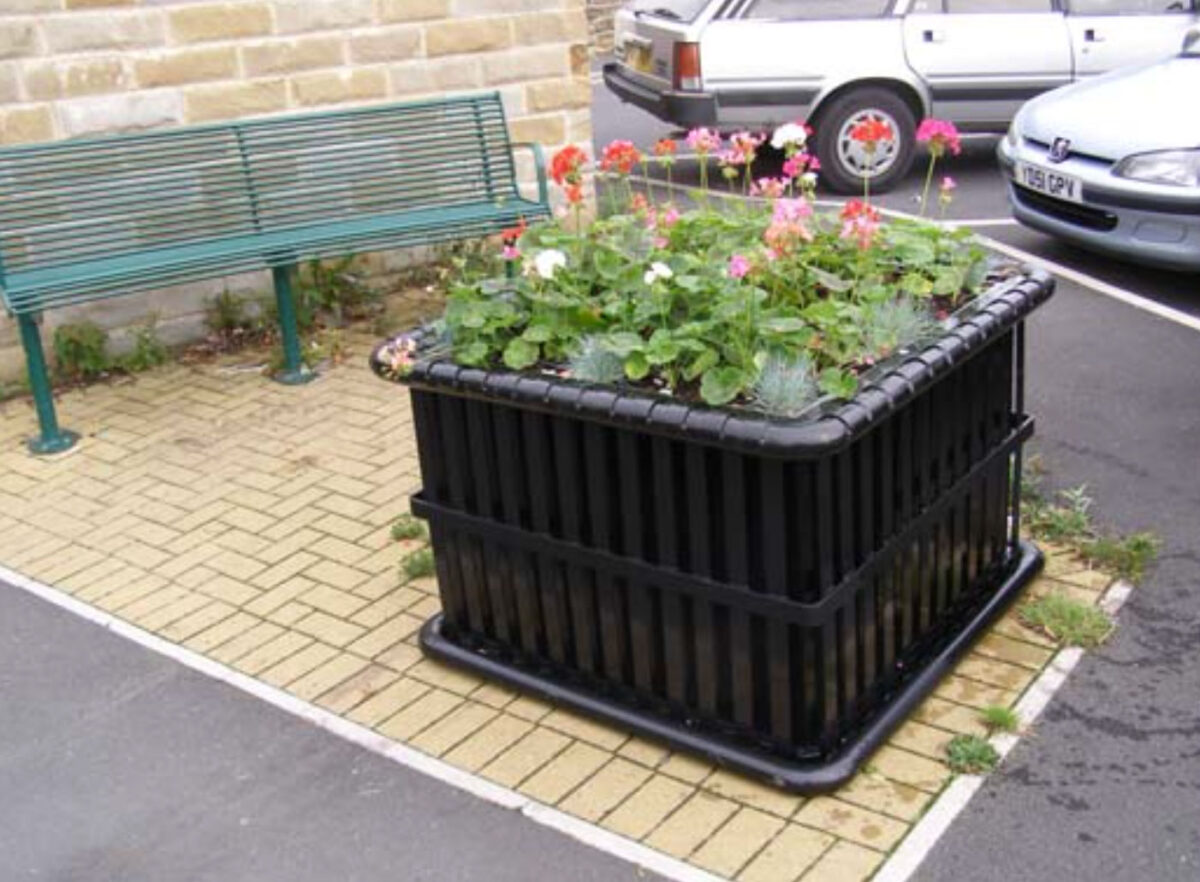 Gomersal Planters & Bench - G & D Enterprises